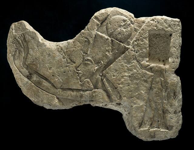 Boundary Stela with Queen Nefertiti and Princess Maket-Aten – Works ...